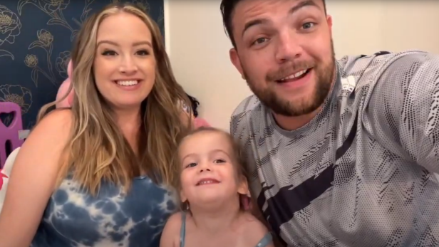 Elizabeth and Andrei’s Gender Reveal for Baby #2 | TLC.com