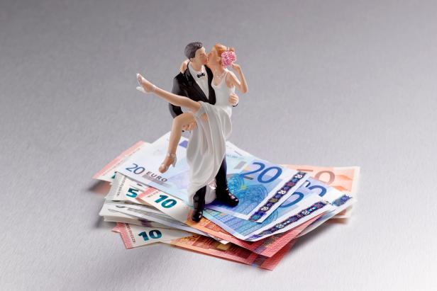 How To Talk About Wedding Contributions | TLC.com