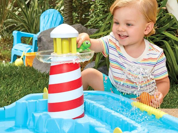 This Water Table Folds Up When Water Playtime Is Done | TLC.com