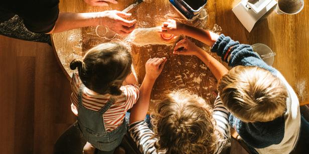 Parenting Win of the Week: Holiday Baking | TLC.com